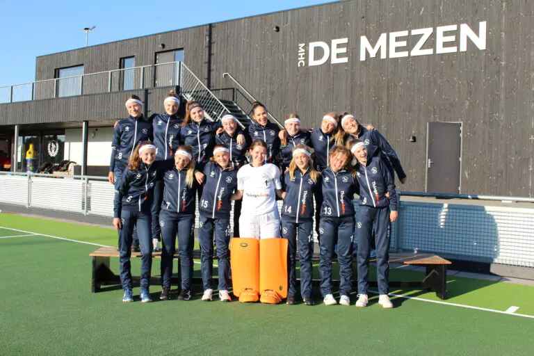 Thingsdata sponsors the MO16-1 hockey team of MHC de Mezen - Thingsdata.com
